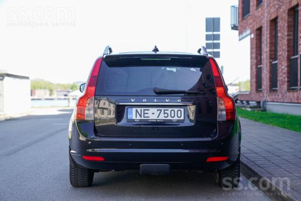 Melns Volvo V50 2011 Rīga, ar dzinēja tilpumu 1.60 L un nobraukumu 302 tūkst. km par 4200 €, foto 7 vietnē AUTOMOTO.COM.LV