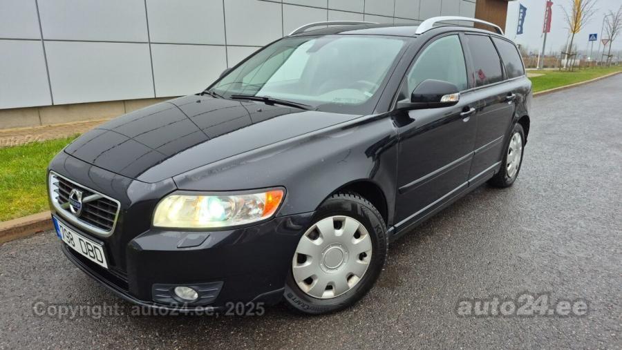Black Volvo V50 2011 in Tartu, with an engine capacity of 1.60 L and mileage of 375 thousand km for 3700 €, photo 1 on AUTOMOTO.COM.LV