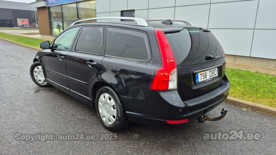 Black Volvo V50 2011 in Tartu, with an engine capacity of 1.60 L and mileage of 375 thousand km for 3700 €, photo 4 on AUTOMOTO.COM.LV