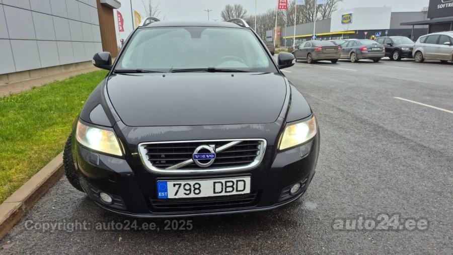 Black Volvo V50 2011 in Tartu, with an engine capacity of 1.60 L and mileage of 375 thousand km for 3700 €, photo 5 on AUTOMOTO.COM.LV