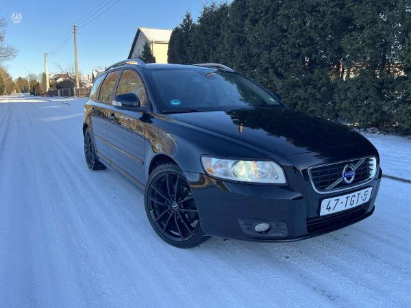 Black Volvo V50 2011 in Kaunas, with an engine capacity of 1.56 L and mileage of 269 thousand km for 3850 €, photo 1 on AUTOMOTO.COM.LV