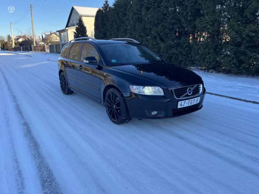 Black Volvo V50 2011 in Kaunas, with an engine capacity of 1.56 L and mileage of 269 thousand km for 3850 €, photo 2 on AUTOMOTO.COM.LV