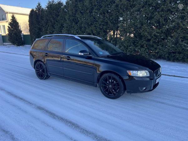 Black Volvo V50 2011 in Kaunas, with an engine capacity of 1.56 L and mileage of 269 thousand km for 3850 €, photo 4 on AUTOMOTO.COM.LV