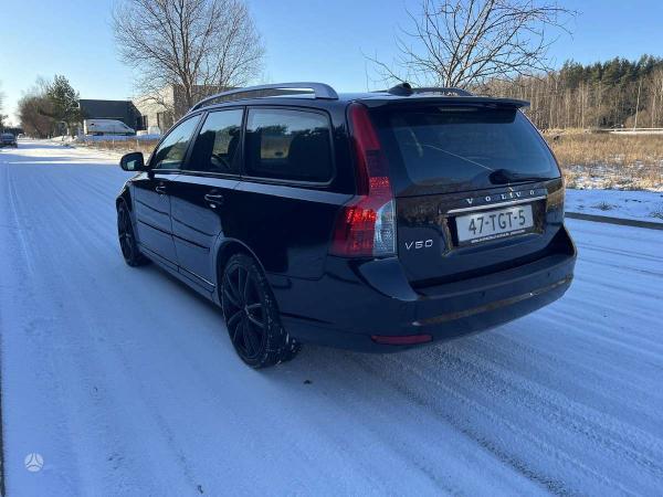 Black Volvo V50 2011 in Kaunas, with an engine capacity of 1.56 L and mileage of 269 thousand km for 3850 €, photo 7 on AUTOMOTO.COM.LV