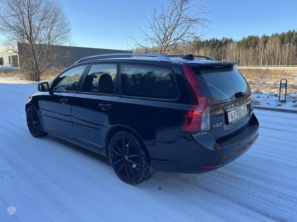 Black Volvo V50 2011 in Kaunas, with an engine capacity of 1.56 L and mileage of 269 thousand km for 3850 €, photo 9 on AUTOMOTO.COM.LV