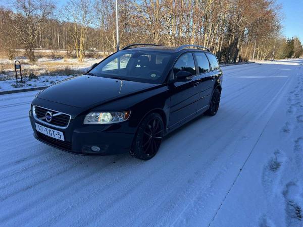 Black Volvo V50 2011 in Kaunas, with an engine capacity of 1.56 L and mileage of 269 thousand km for 3850 €, photo 10 on AUTOMOTO.COM.LV