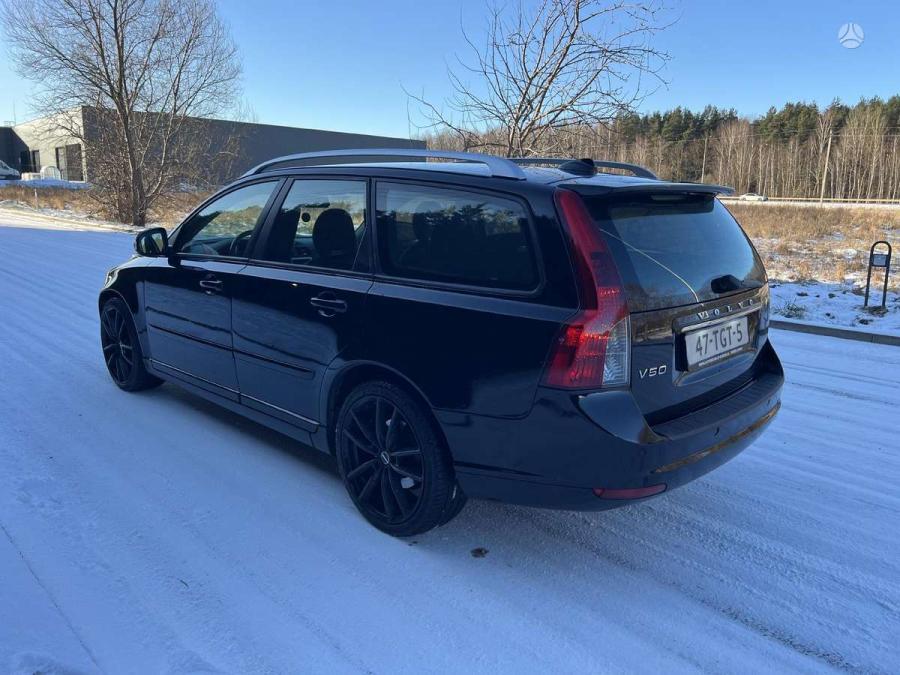 Black Volvo V50 2011 in Kaunas, with an engine capacity of 1.56 L and mileage of 269 thousand km for 3850 €, photo 32 on AUTOMOTO.COM.LV