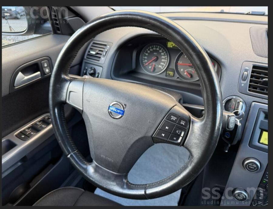 Melns Volvo V50 2011 Rīga, ar dzinēja tilpumu 1.60 L un nobraukumu 273 tūkst. km par 2992 €, foto 6 vietnē AUTOMOTO.COM.LV