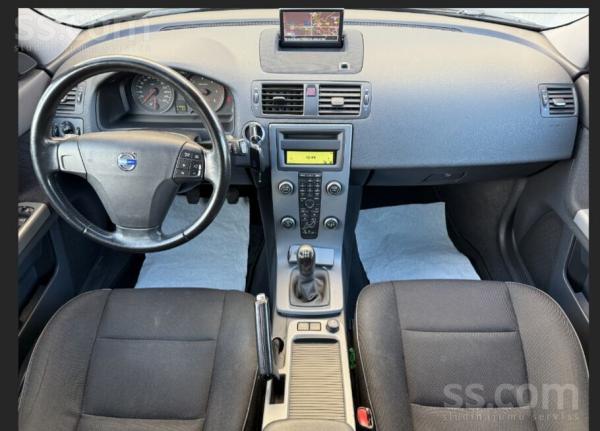 Melns Volvo V50 2011 Rīga, ar dzinēja tilpumu 1.60 L un nobraukumu 273 tūkst. km par 2992 €, foto 8 vietnē AUTOMOTO.COM.LV