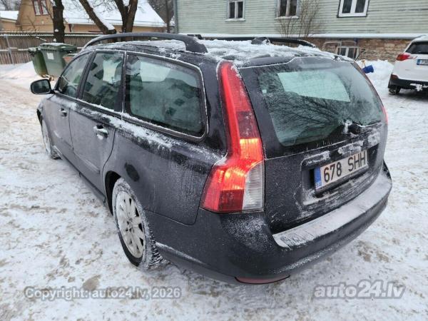 Melns Volvo V50 2011 Tallina, ar dzinēja tilpumu 1.60 L un nobraukumu 0 tūkst. km par 2700 €, foto 5 vietnē AUTOMOTO.COM.LV