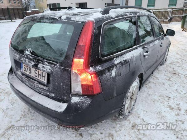 Melns Volvo V50 2011 Tallina, ar dzinēja tilpumu 1.60 L un nobraukumu 0 tūkst. km par 2700 €, foto 6 vietnē AUTOMOTO.COM.LV