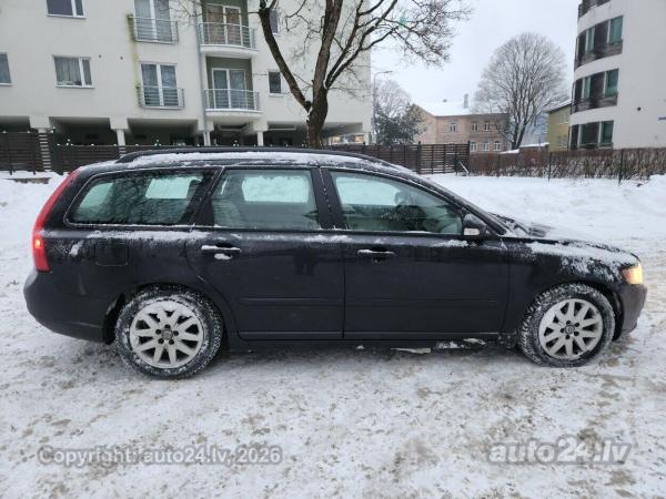 Melns Volvo V50 2011 Tallina, ar dzinēja tilpumu 1.60 L un nobraukumu 0 tūkst. km par 2700 €, foto 8 vietnē AUTOMOTO.COM.LV