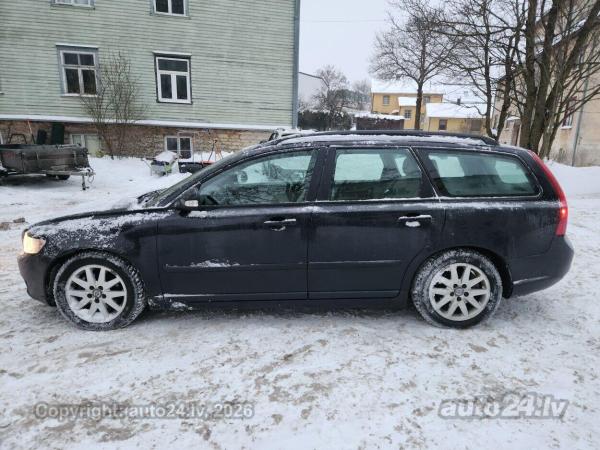 Melns Volvo V50 2011 Tallina, ar dzinēja tilpumu 1.60 L un nobraukumu 0 tūkst. km par 2700 €, foto 9 vietnē AUTOMOTO.COM.LV