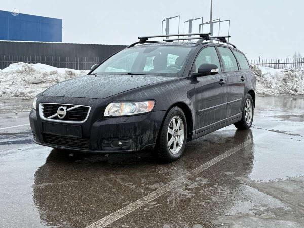 Melns Volvo V50 2011 Marijampole, ar dzinēja tilpumu 1.56 L un nobraukumu 217 tūkst. km par 3150 €, foto 1 vietnē AUTOMOTO.COM.LV