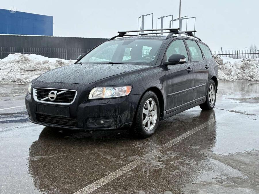 Black Volvo V50 2011 in Marijampole, with an engine capacity of 1.56 L and mileage of 217 thousand km for 3150 €, photo 1 on AUTOMOTO.COM.LV
