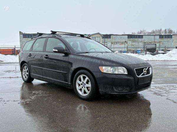 Melns Volvo V50 2011 Marijampole, ar dzinēja tilpumu 1.56 L un nobraukumu 217 tūkst. km par 3150 €, foto 2 vietnē AUTOMOTO.COM.LV