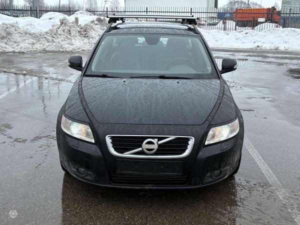 Melns Volvo V50 2011 Marijampole, ar dzinēja tilpumu 1.56 L un nobraukumu 217 tūkst. km par 3150 €, foto 3 vietnē AUTOMOTO.COM.LV