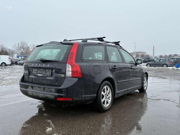 Melns Volvo V50 2011 Marijampole, ar dzinēja tilpumu 1.56 L un nobraukumu 217 tūkst. km par 3150 €, foto 4 vietnē AUTOMOTO.COM.LV