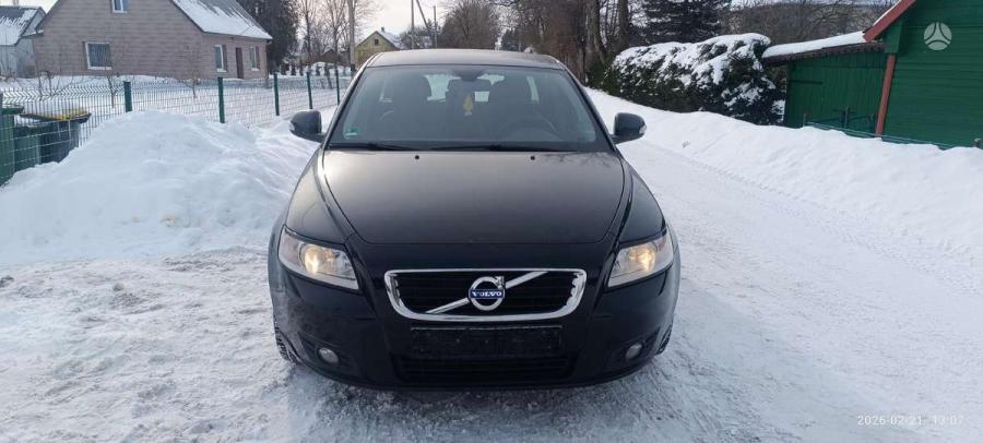 Melns Volvo V50 2011 Pakruojis, ar dzinēja tilpumu 1.56 L un nobraukumu 400 tūkst. km par 1750 €, foto 1 vietnē AUTOMOTO.COM.LV