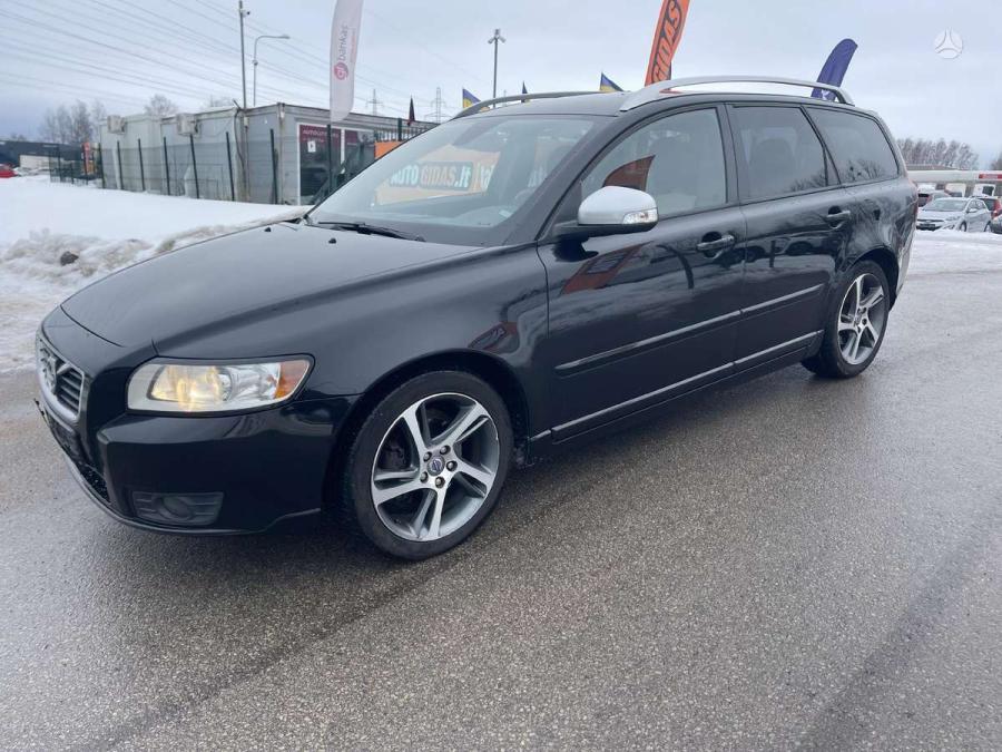 Black Volvo V50 2011 in Kaunas, with an engine capacity of 1.56 L and mileage of 225 thousand km for 3875 €, photo 2 on AUTOMOTO.COM.LV