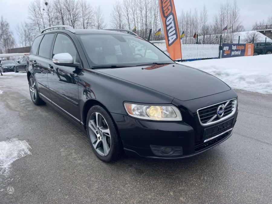 Black Volvo V50 2011 in Kaunas, with an engine capacity of 1.56 L and mileage of 225 thousand km for 3875 €, photo 4 on AUTOMOTO.COM.LV