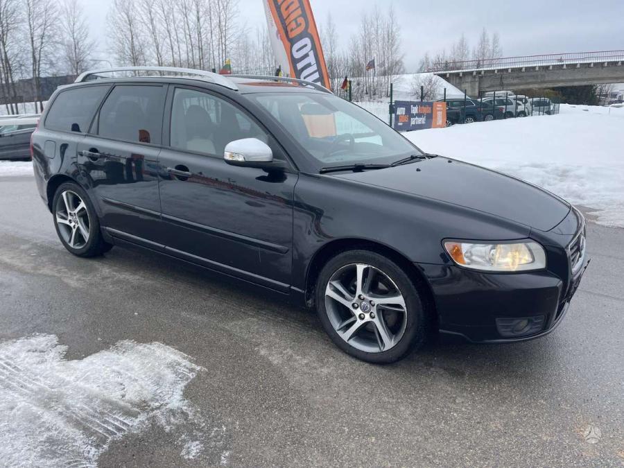 Black Volvo V50 2011 in Kaunas, with an engine capacity of 1.56 L and mileage of 225 thousand km for 3875 €, photo 5 on AUTOMOTO.COM.LV
