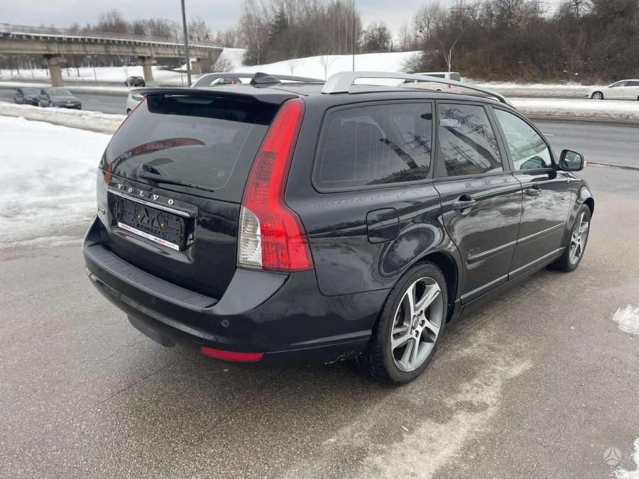 Black Volvo V50 2011 in Kaunas, with an engine capacity of 1.56 L and mileage of 225 thousand km for 3875 €, photo 10 on AUTOMOTO.COM.LV