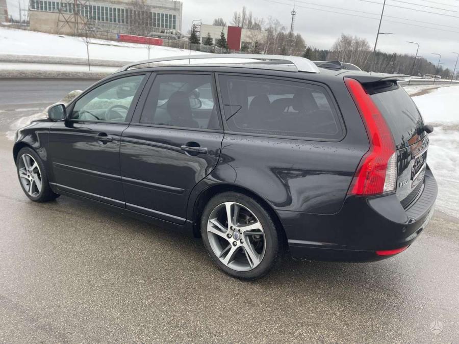 Black Volvo V50 2011 in Kaunas, with an engine capacity of 1.56 L and mileage of 225 thousand km for 3875 €, photo 14 on AUTOMOTO.COM.LV