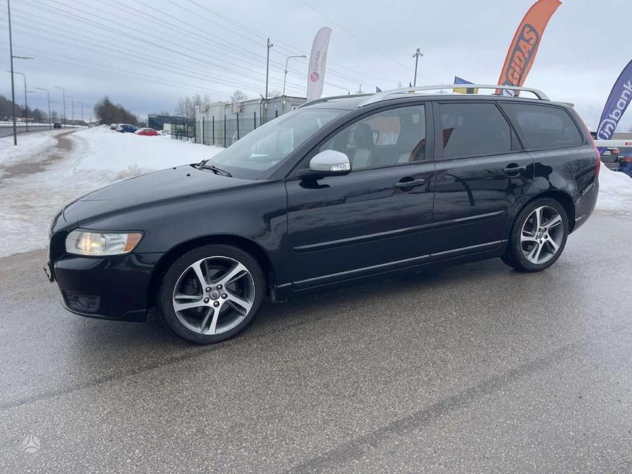 Black Volvo V50 2011 in Kaunas, with an engine capacity of 1.56 L and mileage of 225 thousand km for 3875 €, photo 15 on AUTOMOTO.COM.LV