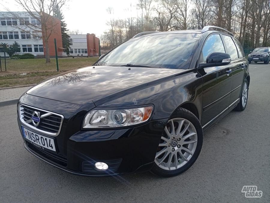 Black Volvo V50 2011 in Vilnius, with an engine capacity of 1.60 L and mileage of 316 thousand km for 3800 €, photo 1 on AUTOMOTO.COM.LV