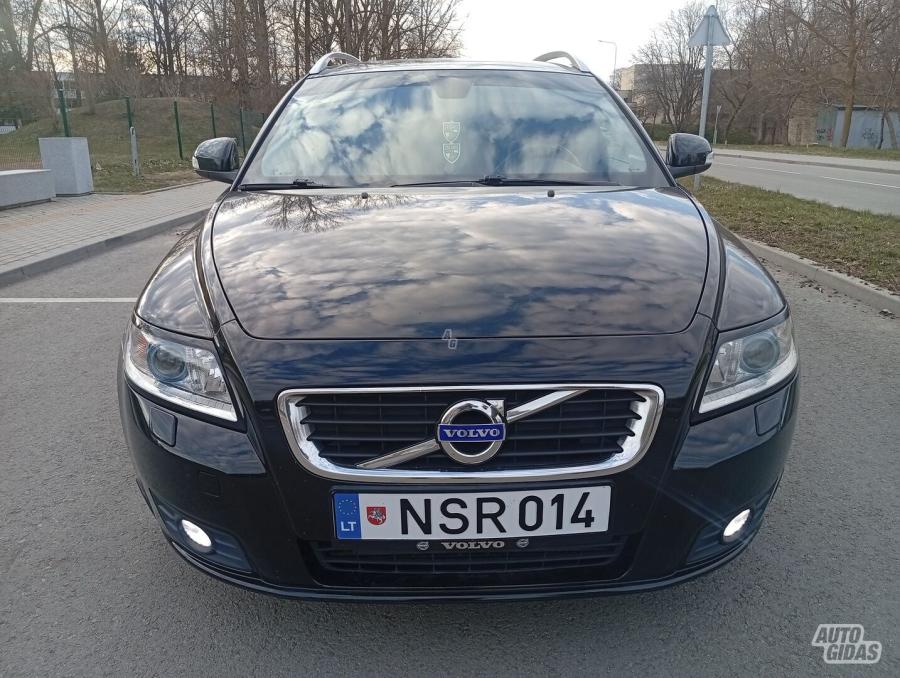 Black Volvo V50 2011 in Vilnius, with an engine capacity of 1.60 L and mileage of 316 thousand km for 3800 €, photo 3 on AUTOMOTO.COM.LV
