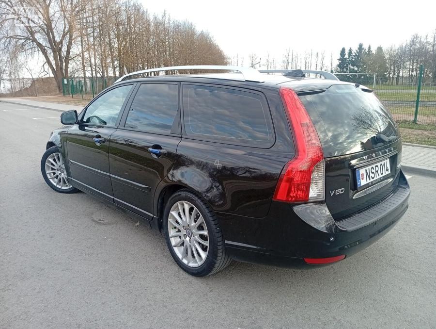 Black Volvo V50 2011 in Vilnius, with an engine capacity of 1.60 L and mileage of 316 thousand km for 3800 €, photo 5 on AUTOMOTO.COM.LV