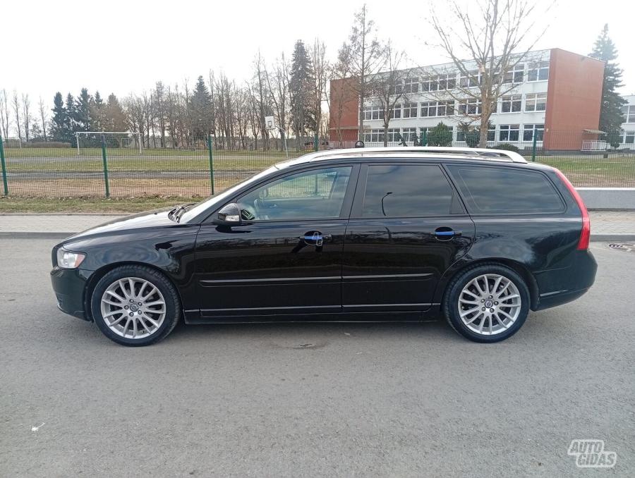 Black Volvo V50 2011 in Vilnius, with an engine capacity of 1.60 L and mileage of 316 thousand km for 3800 €, photo 8 on AUTOMOTO.COM.LV