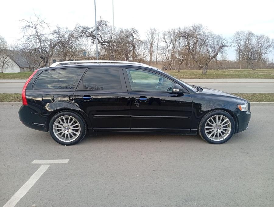 Black Volvo V50 2011 in Vilnius, with an engine capacity of 1.60 L and mileage of 316 thousand km for 3800 €, photo 9 on AUTOMOTO.COM.LV