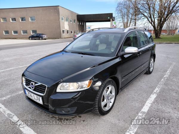 Melns Volvo V50 2011 Paide, ar dzinēja tilpumu 1.60 L un nobraukumu 228 tūkst. km par 4999 €, foto 1 vietnē AUTOMOTO.COM.LV