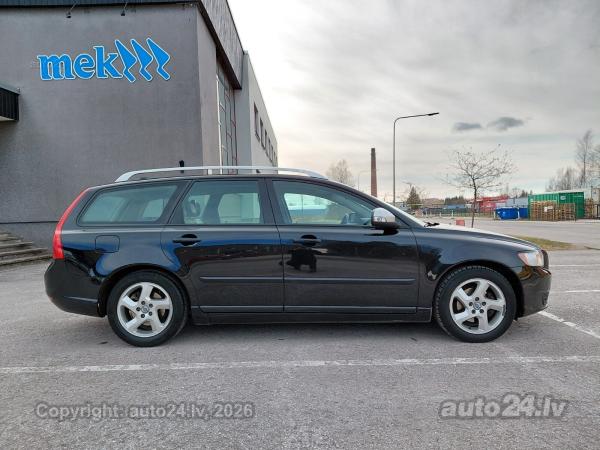 Melns Volvo V50 2011 Paide, ar dzinēja tilpumu 1.60 L un nobraukumu 228 tūkst. km par 4999 €, foto 5 vietnē AUTOMOTO.COM.LV