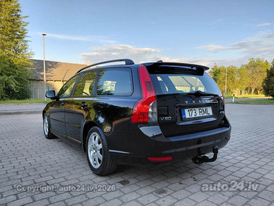 Melns Volvo V50 2011 Paide, ar dzinēja tilpumu 1.60 L un nobraukumu 210 tūkst. km par 4999 €, foto 4 vietnē AUTOMOTO.COM.LV