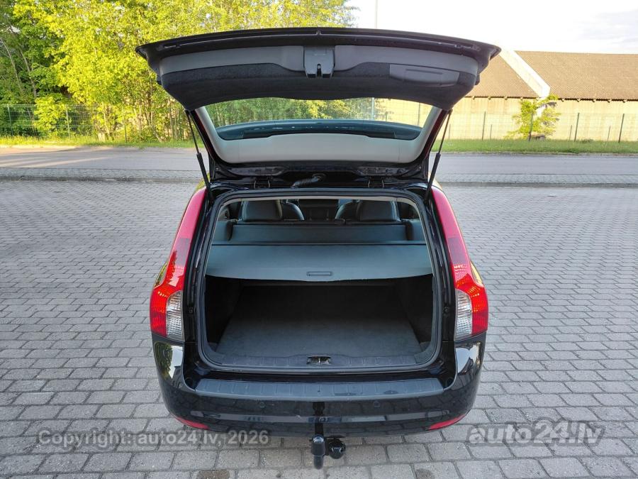 Melns Volvo V50 2011 Paide, ar dzinēja tilpumu 1.60 L un nobraukumu 210 tūkst. km par 4999 €, foto 9 vietnē AUTOMOTO.COM.LV