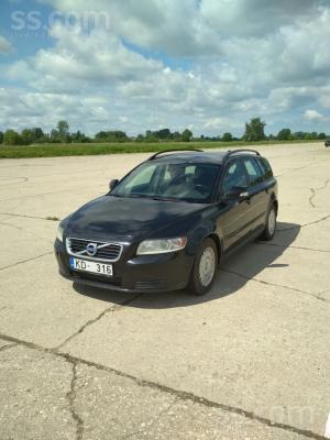 Black Volvo V50 2011 in Riga, with an engine capacity of 1.60 L and mileage of 310 thousand km for 2950 €, photo 3 on AUTOMOTO.COM.LV