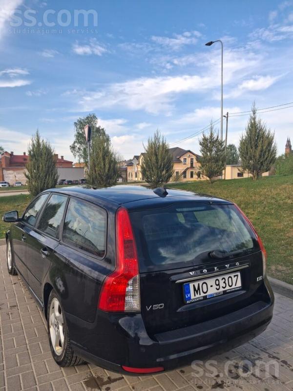 Melns Volvo V50 2011 Rēzekne, ar dzinēja tilpumu 1.60 L un nobraukumu 237 tūkst. km par 2600 €, foto 1 vietnē AUTOMOTO.COM.LV