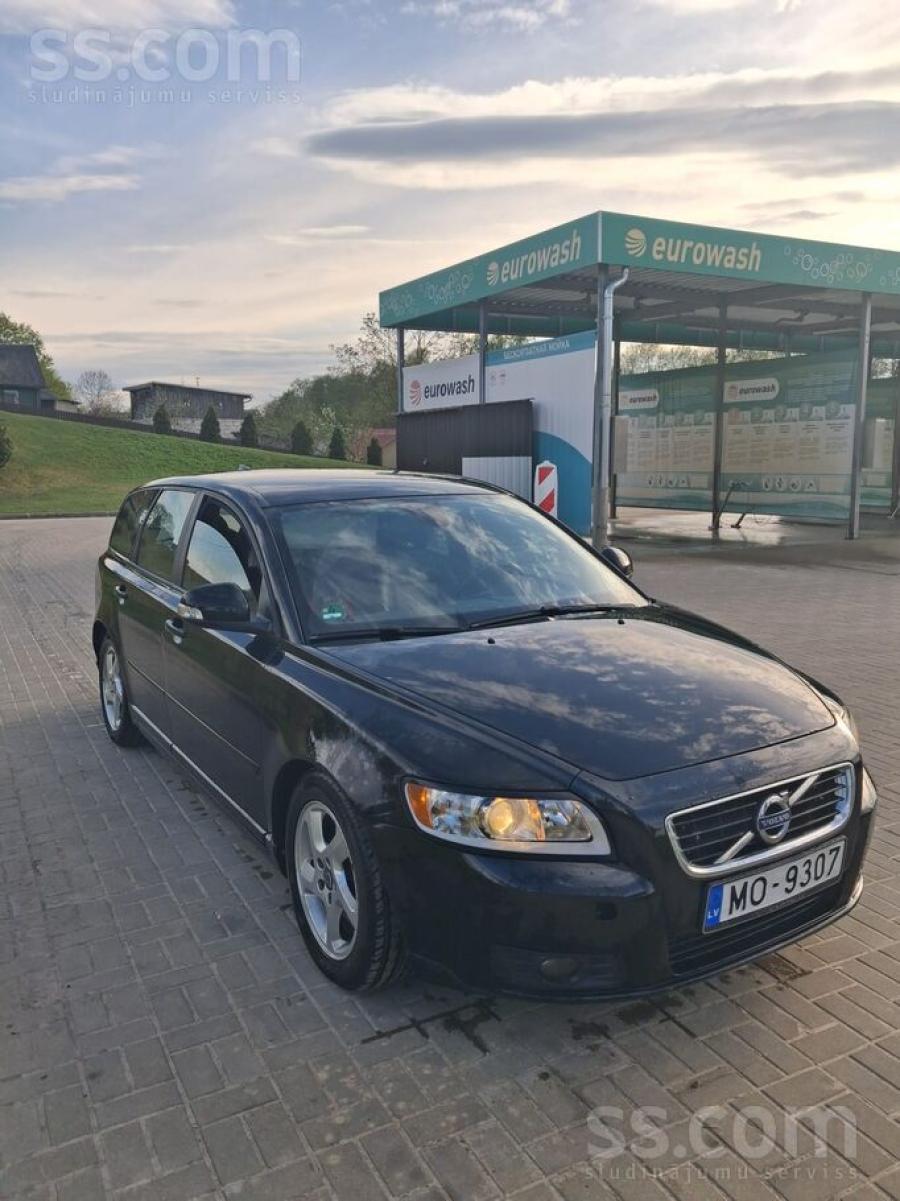 Melns Volvo V50 2011 Rēzekne, ar dzinēja tilpumu 1.60 L un nobraukumu 237 tūkst. km par 2600 €, foto 3 vietnē AUTOMOTO.COM.LV