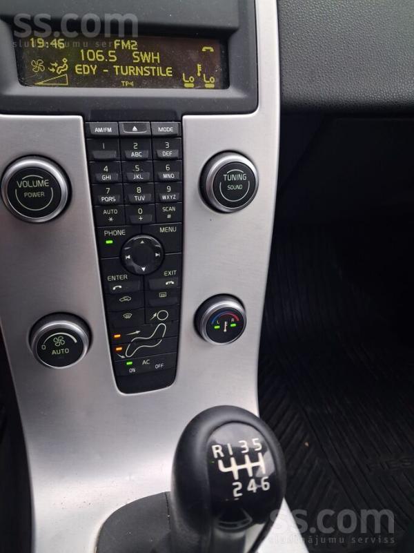Melns Volvo V50 2011 Rēzekne, ar dzinēja tilpumu 1.60 L un nobraukumu 237 tūkst. km par 2600 €, foto 4 vietnē AUTOMOTO.COM.LV