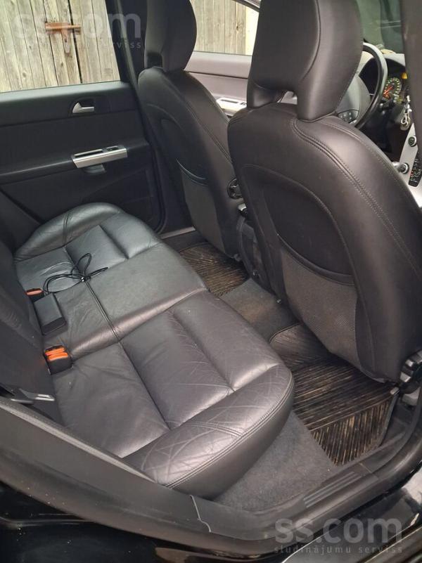Melns Volvo V50 2011 Rēzekne, ar dzinēja tilpumu 1.60 L un nobraukumu 237 tūkst. km par 2600 €, foto 6 vietnē AUTOMOTO.COM.LV