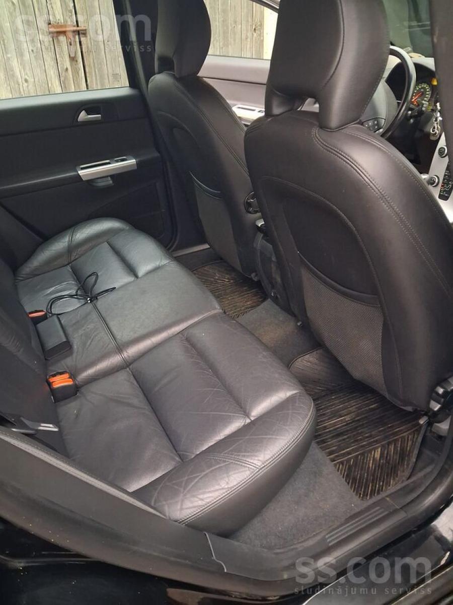 Melns Volvo V50 2011 Rēzekne, ar dzinēja tilpumu 1.60 L un nobraukumu 237 tūkst. km par 2600 €, foto 7 vietnē AUTOMOTO.COM.LV
