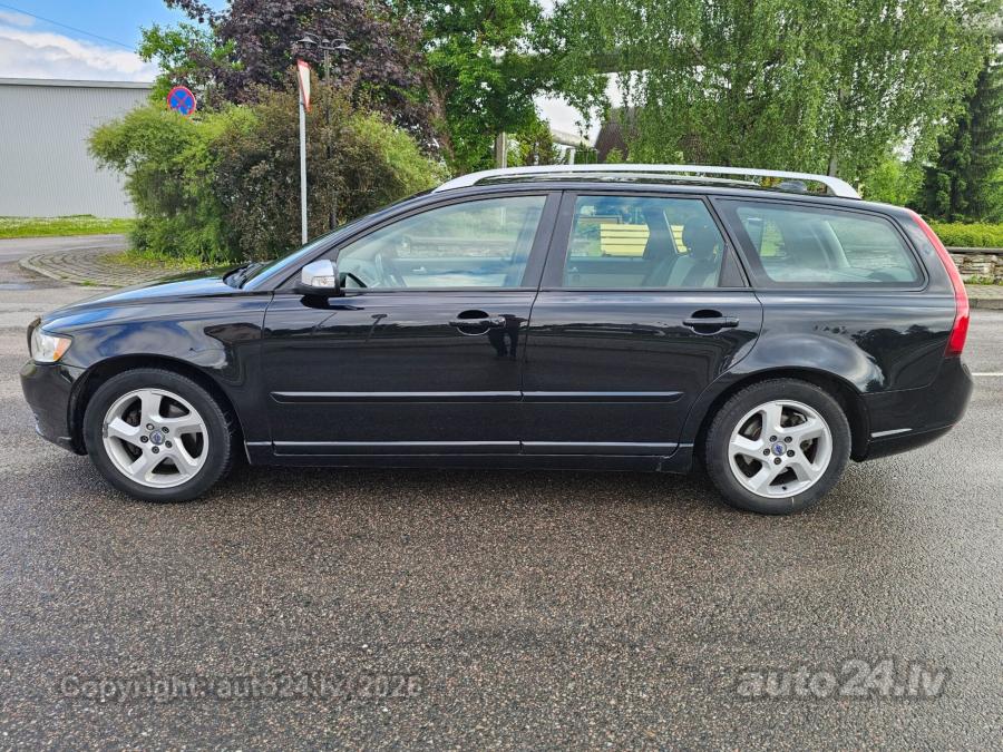 Melns Volvo V50 2011 Paide, ar dzinēja tilpumu 1.60 L un nobraukumu 228 tūkst. km par 4750 €, foto 4 vietnē AUTOMOTO.COM.LV