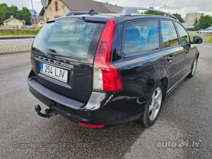 Melns Volvo V50 2011 Paide, ar dzinēja tilpumu 1.60 L un nobraukumu 228 tūkst. km par 4750 €, foto 7 vietnē AUTOMOTO.COM.LV