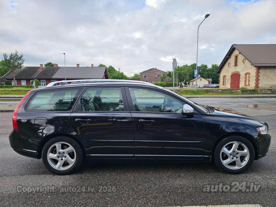 Melns Volvo V50 2011 Paide, ar dzinēja tilpumu 1.60 L un nobraukumu 228 tūkst. km par 4750 €, foto 8 vietnē AUTOMOTO.COM.LV