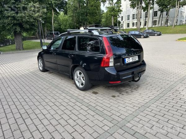 Черный Вольво В50 2011 в Рига, объемом двигателя 1.60 л и пробегом 328 тыс. км за 2999 €, фото 2 на AUTOMOTO.COM.LV