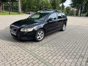 Black Volvo V50 2011 in Riga, with an engine capacity of 1.60 L and mileage of 328 thousand km for 2999 €, photo 7 on AUTOMOTO.COM.LV