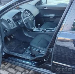 Черный Вольво В50 2011 в Рига, объемом двигателя 1.60 л и пробегом 273 тыс. км за 2999 €, фото 24 на AUTOMOTO.COM.LV